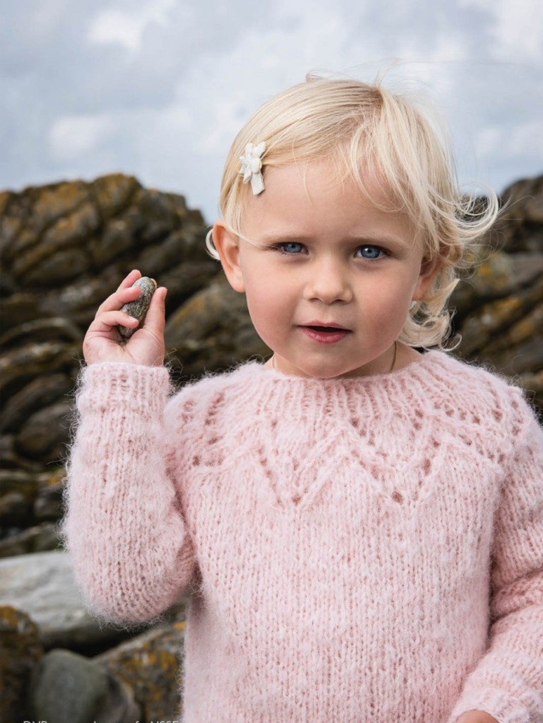 tiril-5-barnegenser-med-hullm-nster-oppskrift-idestova-as